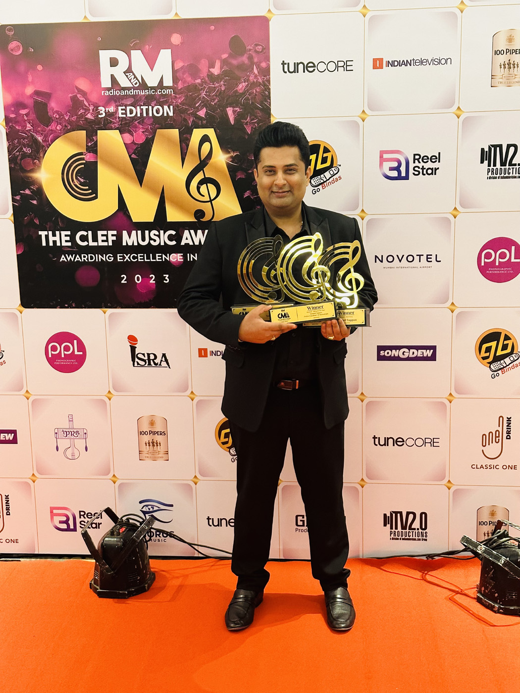 Indian-origin Fiji-born singer Sumeet Tappoo bags three awards at 3rd ...